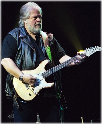 Gunz Guitar costum: Randy Bachman - Featured Items From His Collection