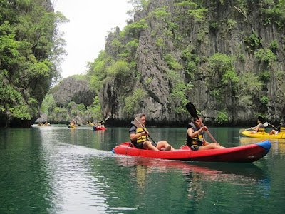 TRAVEL CENTRAL PHILIPPINES: Kayaking in Small Lagoon, El Nido, Palawan