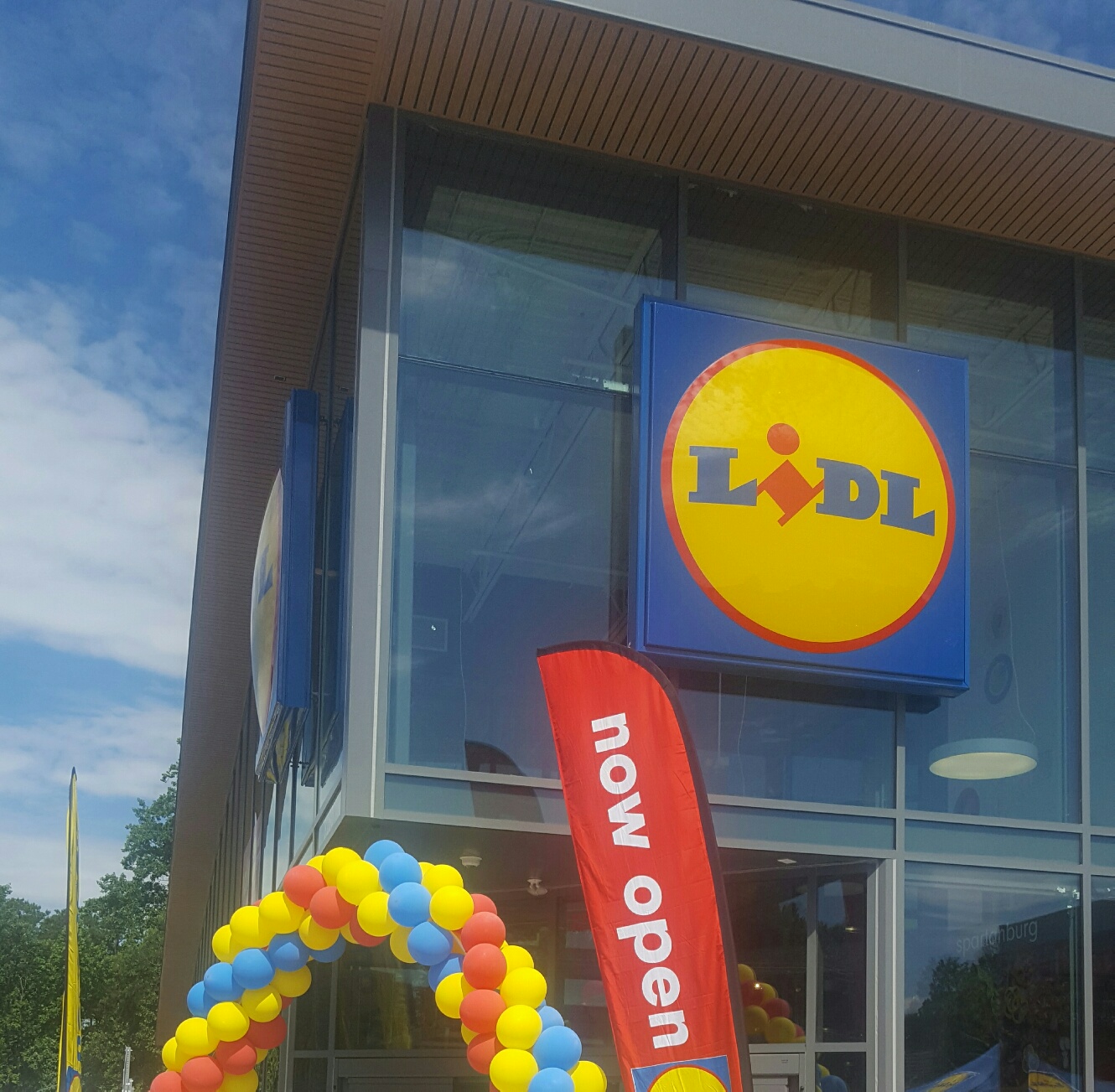 The Squeaky Grocery Cart: Lidl US store Grand Opening