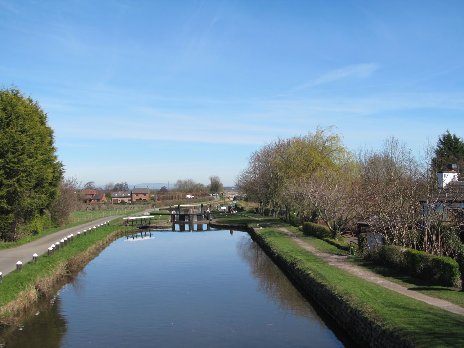 Dawn on England's longest single canal!: Burscough to Tarleton (Rufford ...