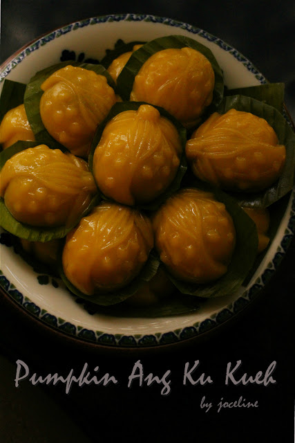 Butter . Flour & Me 爱的心灵之约: 南瓜红龟粿 （Pumpkin Ang Ku Keh）- 红豆沙馅料