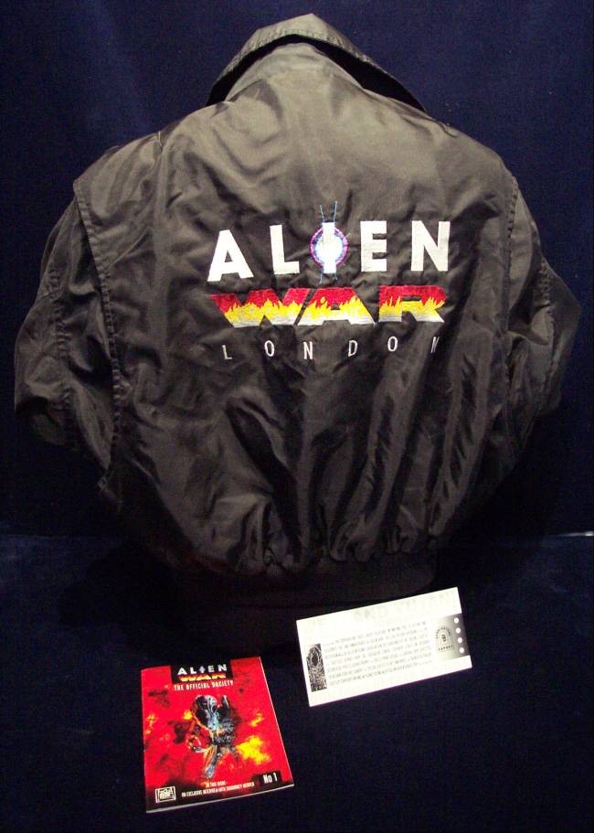 BLACK HOLE REVIEWS: I survived the ALIEN WAR