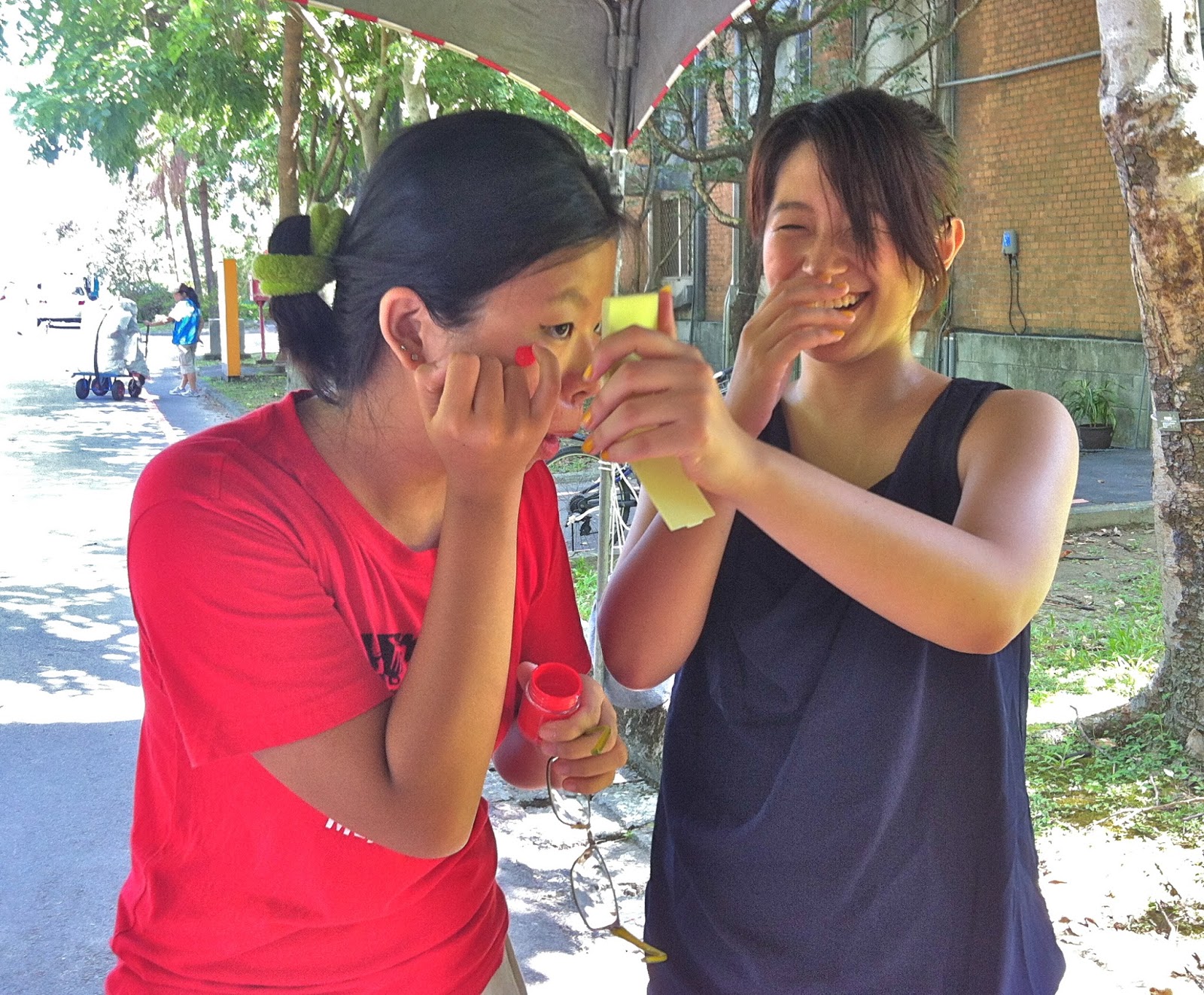 Hoo's here?: Human Meat Tray in NTU, Taipei................