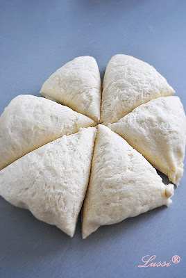 Lussi`s World of Artcraft: Разхвърляна пита / Messy bread