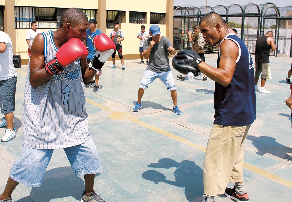 La Palabra Periódica: Mario Broncano: El boxeador de las tinieblas