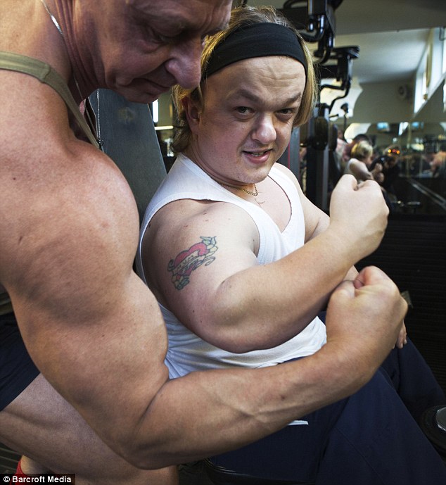 The animal zone: Mini-muscleman: Meet the UK's only dwarf body builder ...