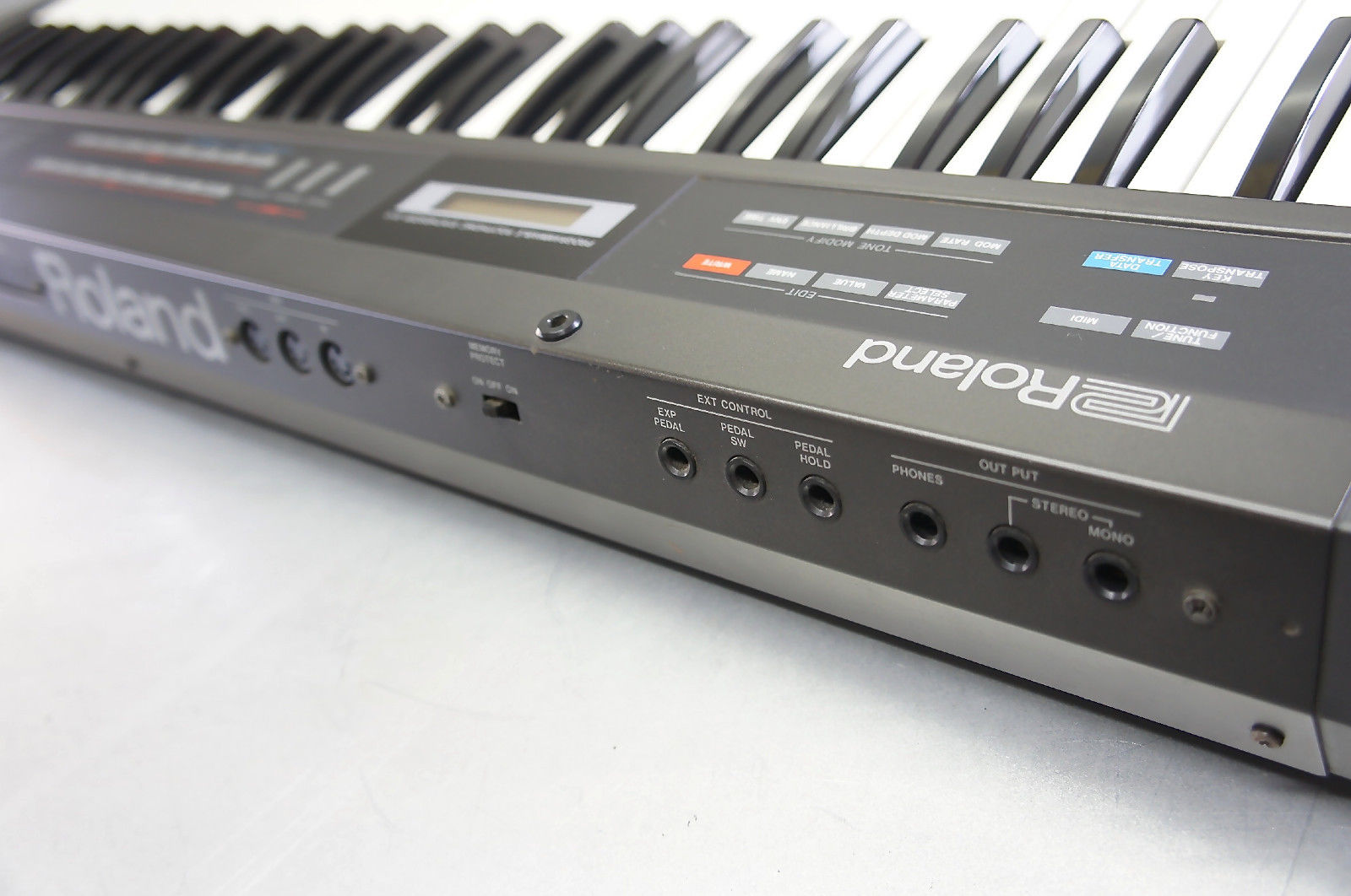 MATRIXSYNTH: Roland Alpha Juno 2 with Original Hard Case