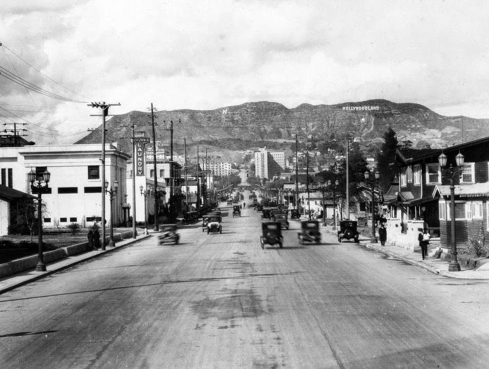 20 Stunning Vintage Photographs Capture Street Scenes of Southern ...