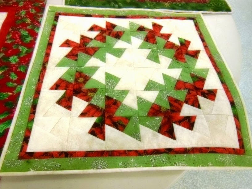 Mistress of Quilts: Li'l Twister Christmas Wreath Workshop