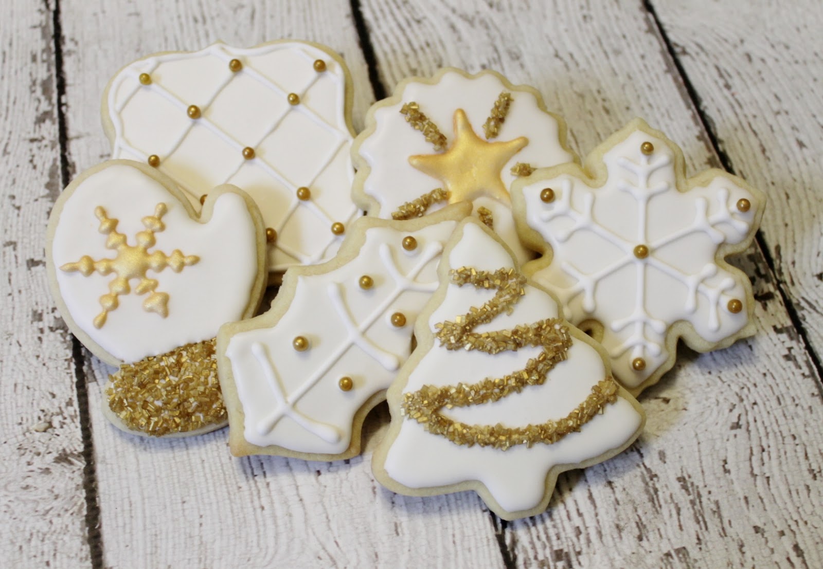 DeMoss Designs: White and Gold Christmas Cookies
