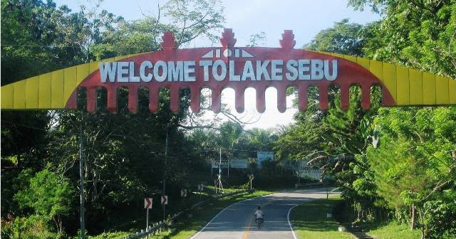HALF DAY TOUR AT LAKE SEBU ~ MOUNTAINS&BEYOND