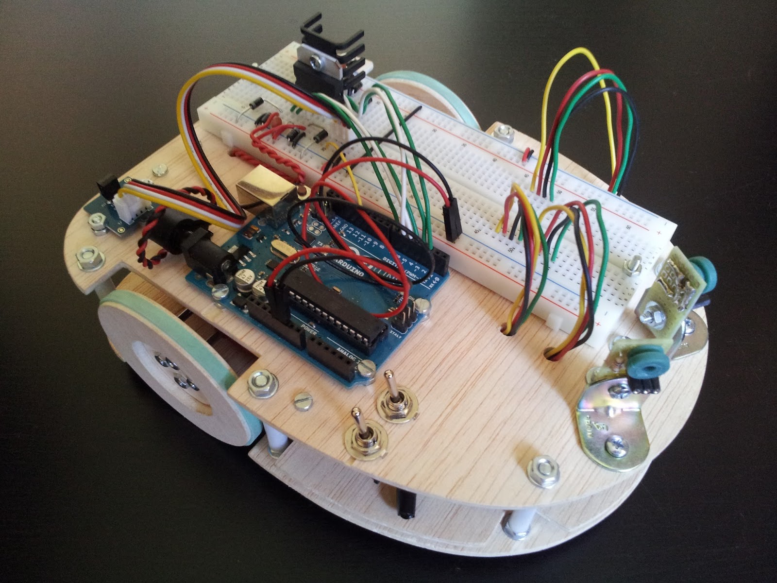 Antonio Vallecillos: Arduino Robot v04