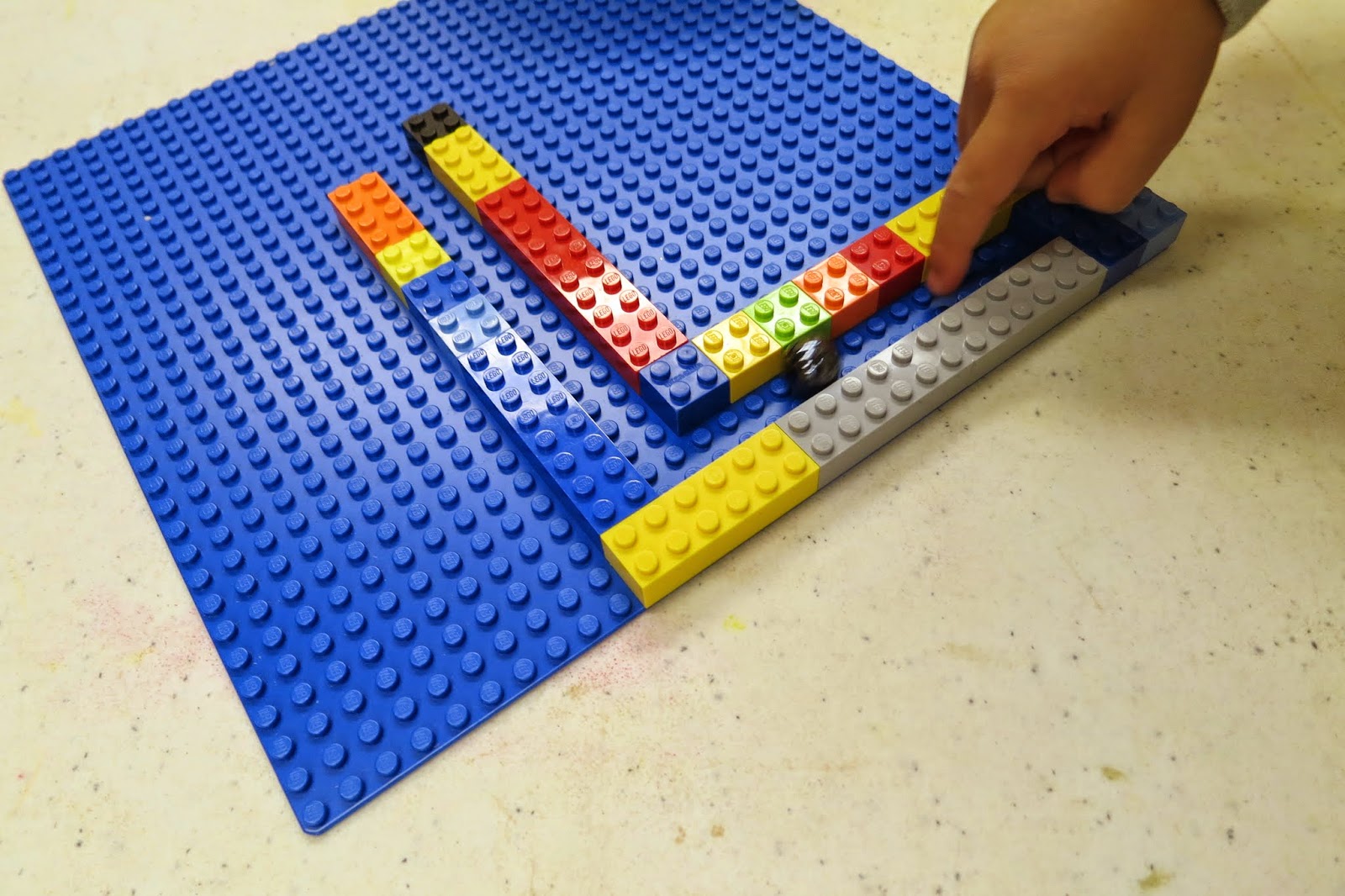 WonderWorks: Mazes, trails, pathways and roads : library makers