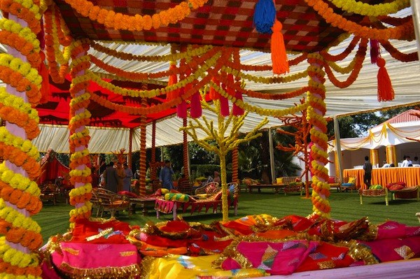 MEHANDI DESIGNS WORLD: Indian Mehndi-Function-Decoration-Ideas-At-Home ...