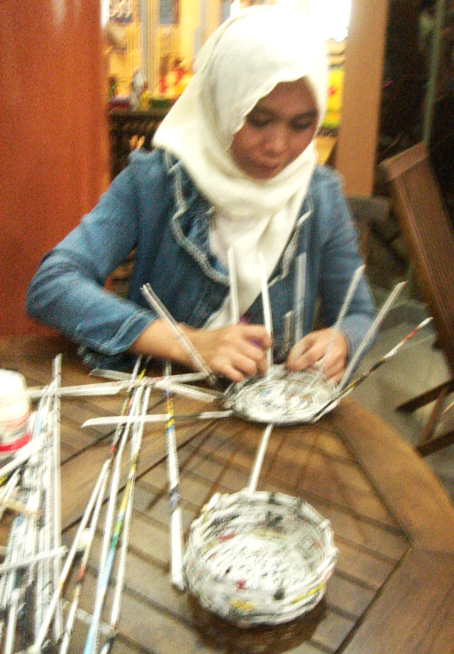 Dunia Kita: Craft from Old Newspaper