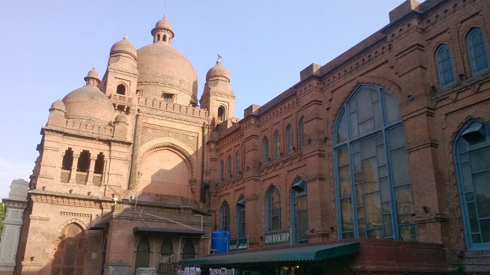 Images PK: Lahore Museum