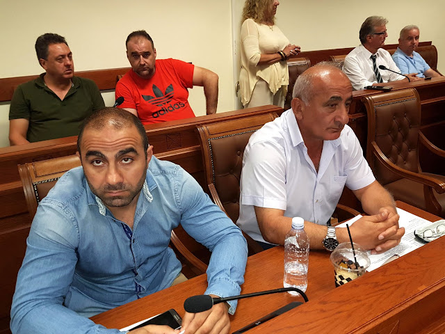 ΠΟΛΙΤΙΚΟ ΚΑΦΕΝΕΙΟ Ερημιά! Μόνο 5 δημοτικοί σύμβουλοι ψήφισαν υπέρ ...