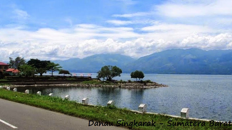 10 Danau Terindah Indonesia Memiliki Keindahan Alam Yang Memukau ...