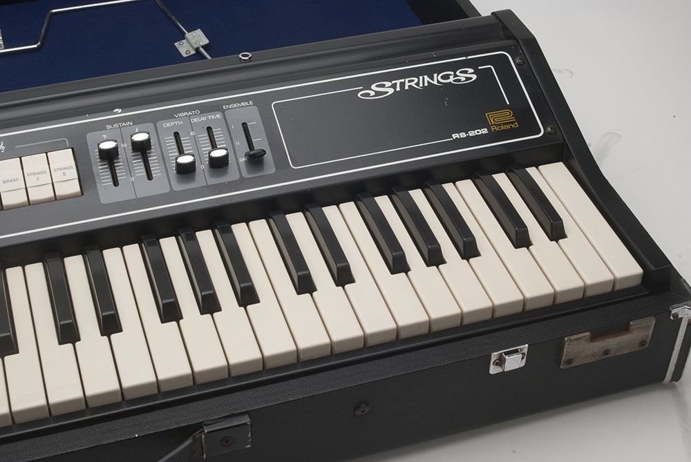 MATRIXSYNTH: Vintage ROLAND RS-202 Strings Synthesizer SN 622922