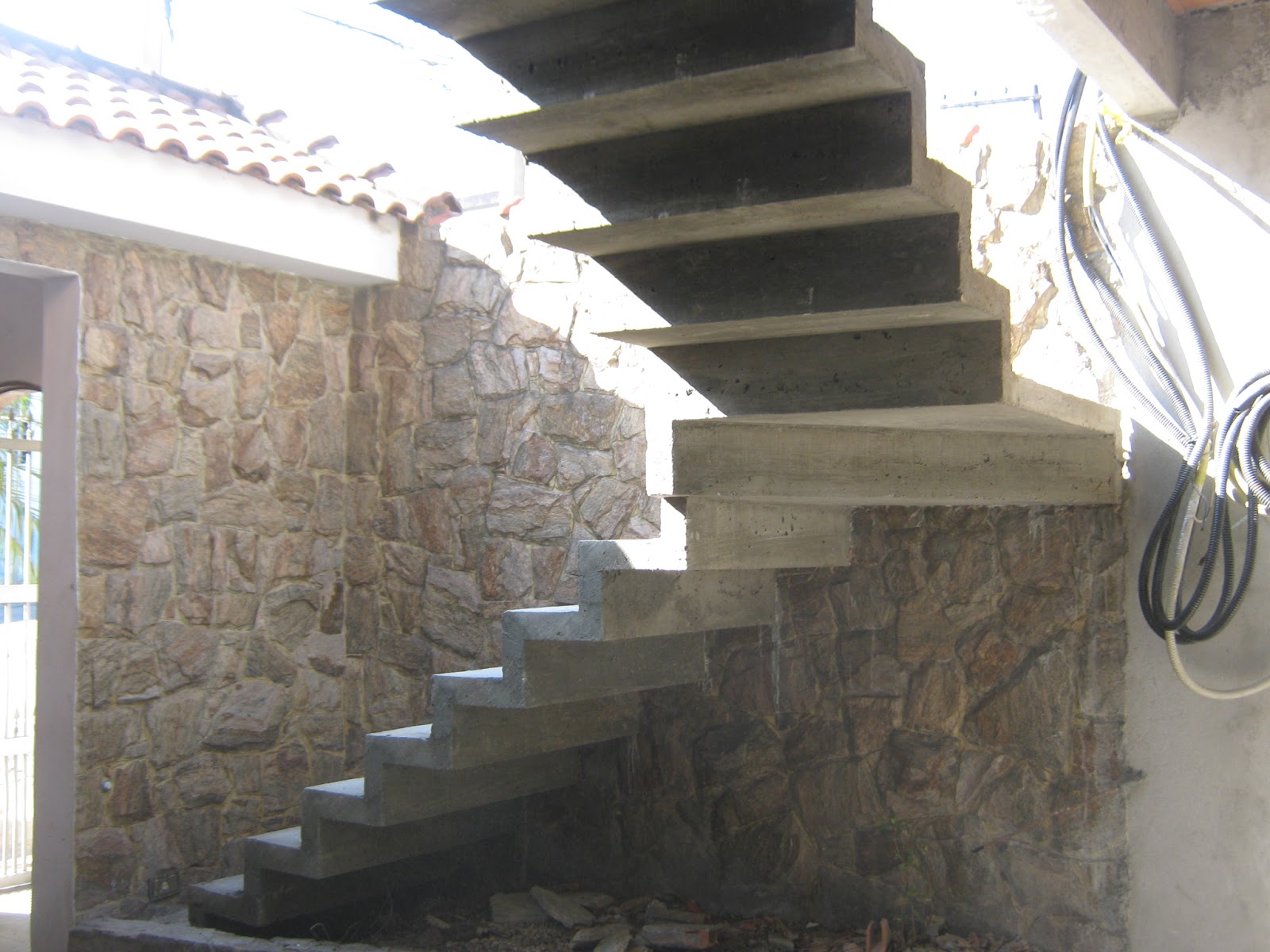 ESCADA DE CONCRETO: ESCADA CASCATA EM ( L ) PIRITUBA SÃO PAULO