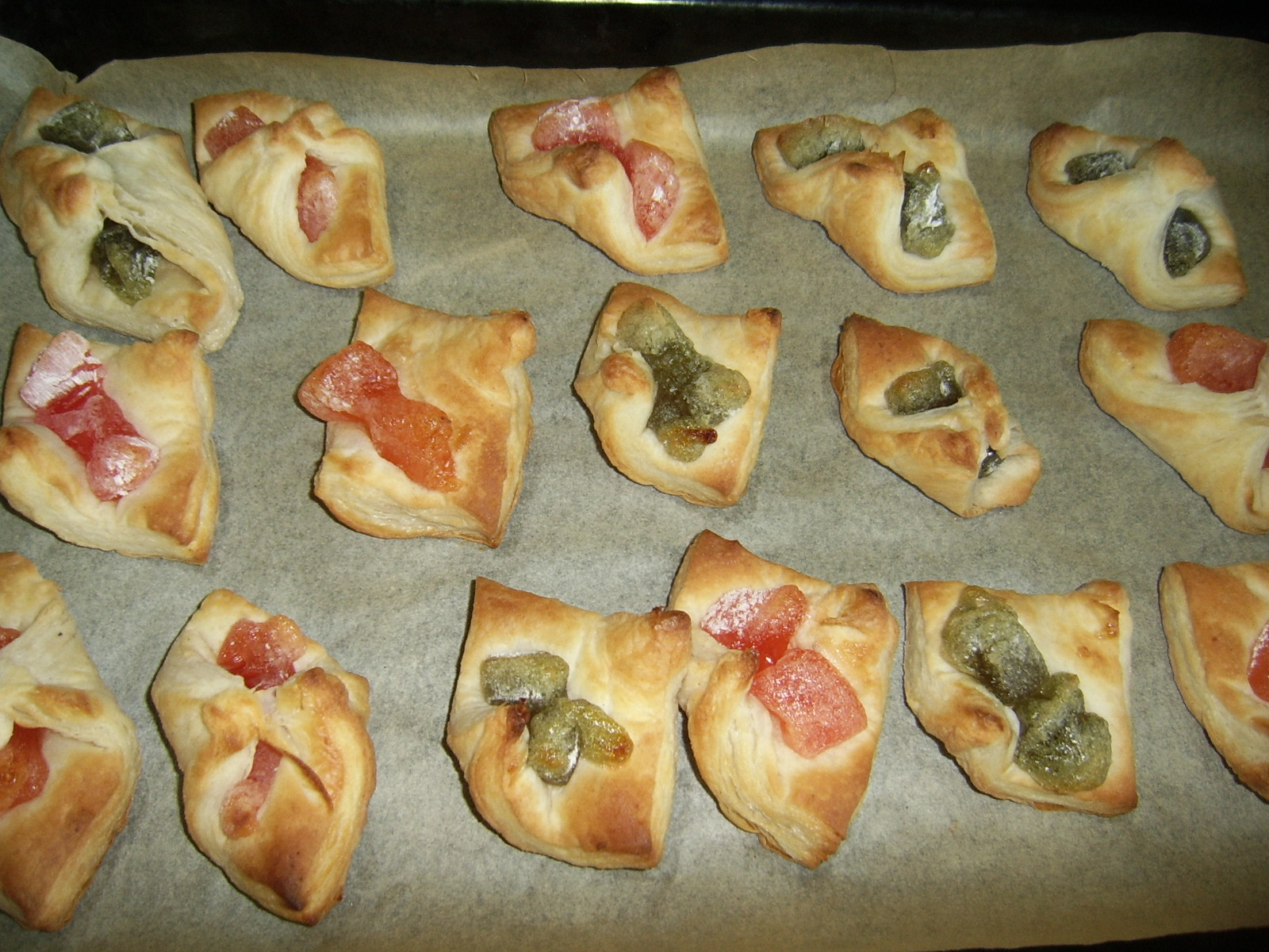 irenafoods: Pastry with Turkish delight - Corabioare - Pasta sfoglia ...