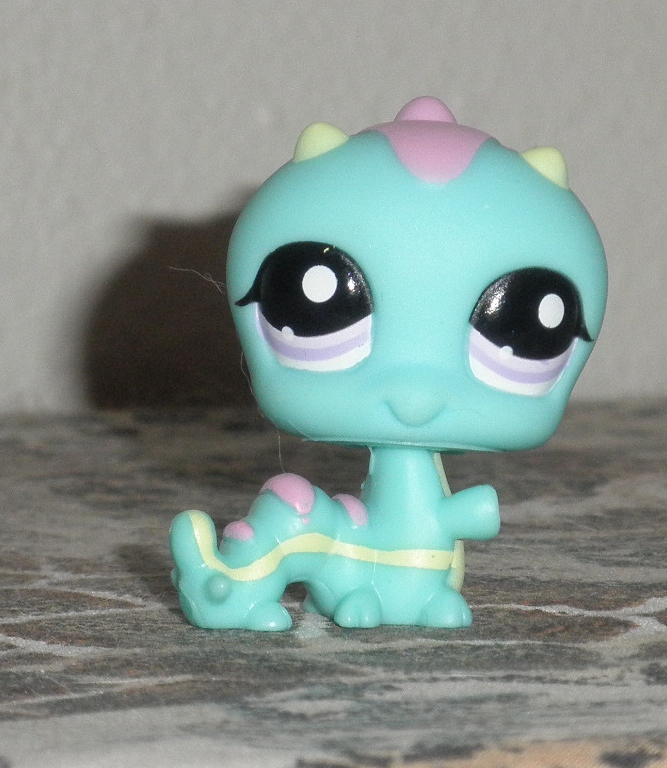Collectomania: LPS Inchworms