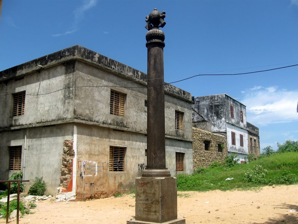 Tamilnadu Tourism: Colachel Pillar, Kanyakumari