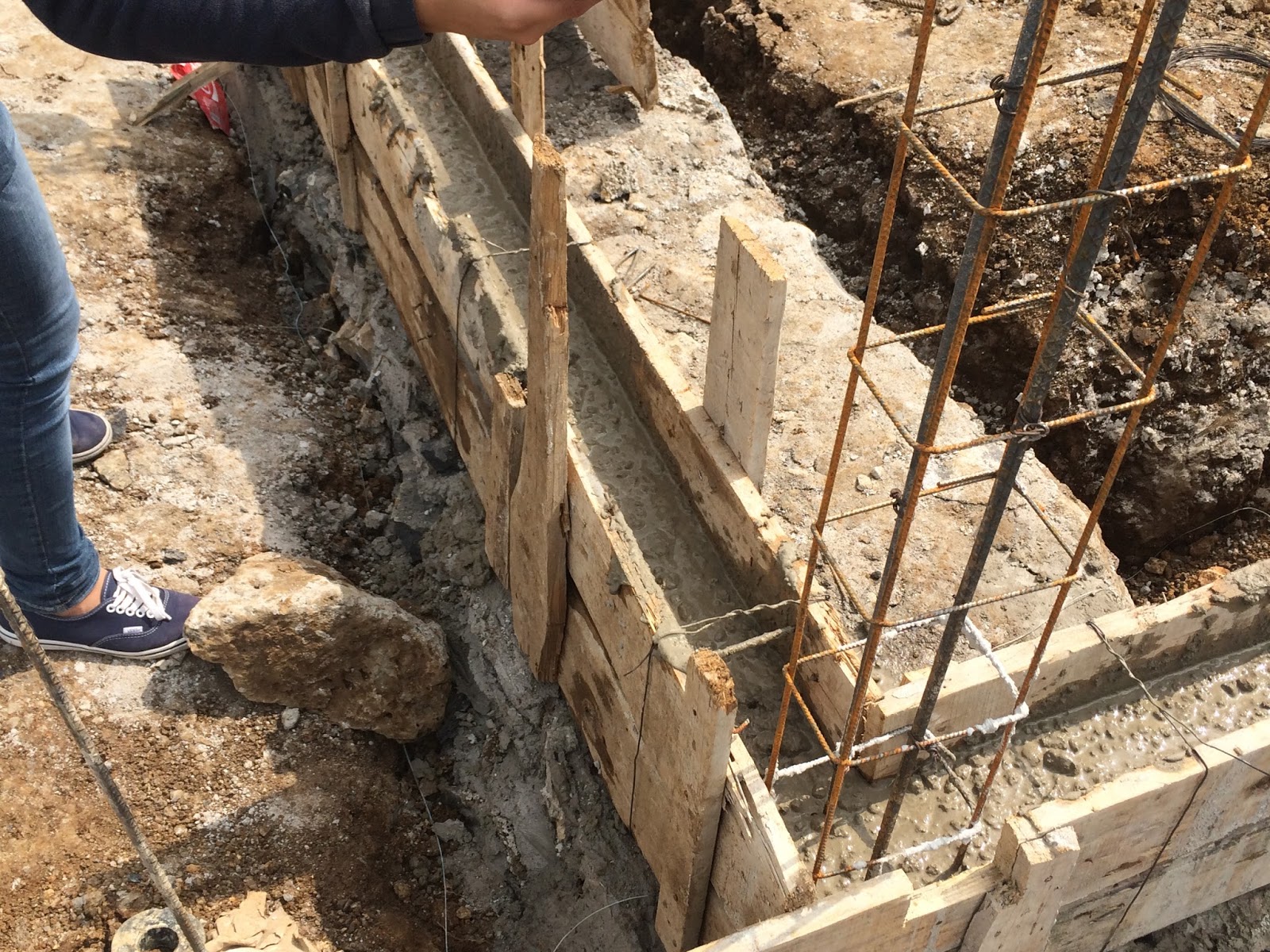 Tecnologias de la edificacion normalizada: OBRA EN PROCESO DE CIMENTACION