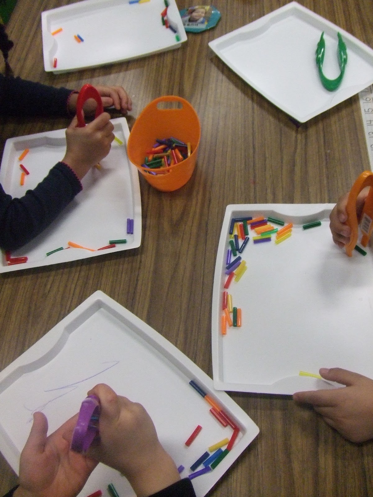 Cachey Mama's World of Learning: Straw Transfer with Tongs