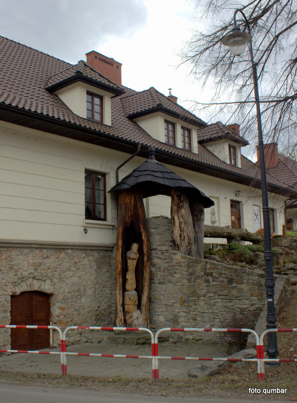 Zamki i Palace - Obiektywnie: Ziemiański dwór w Ropie