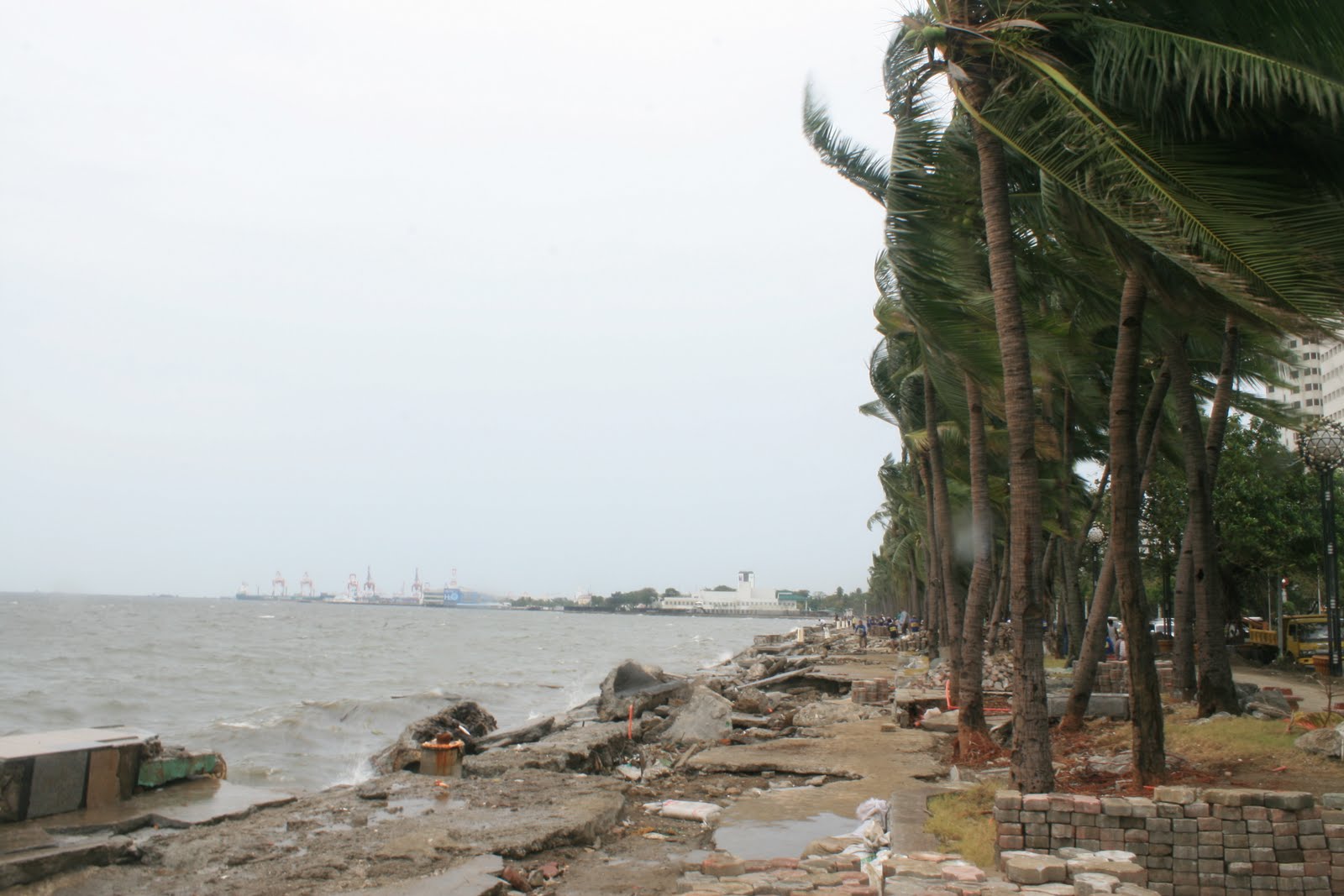 Chronicles of a Traveller: Baywalk (Manila Bay) after typhoon Pedring