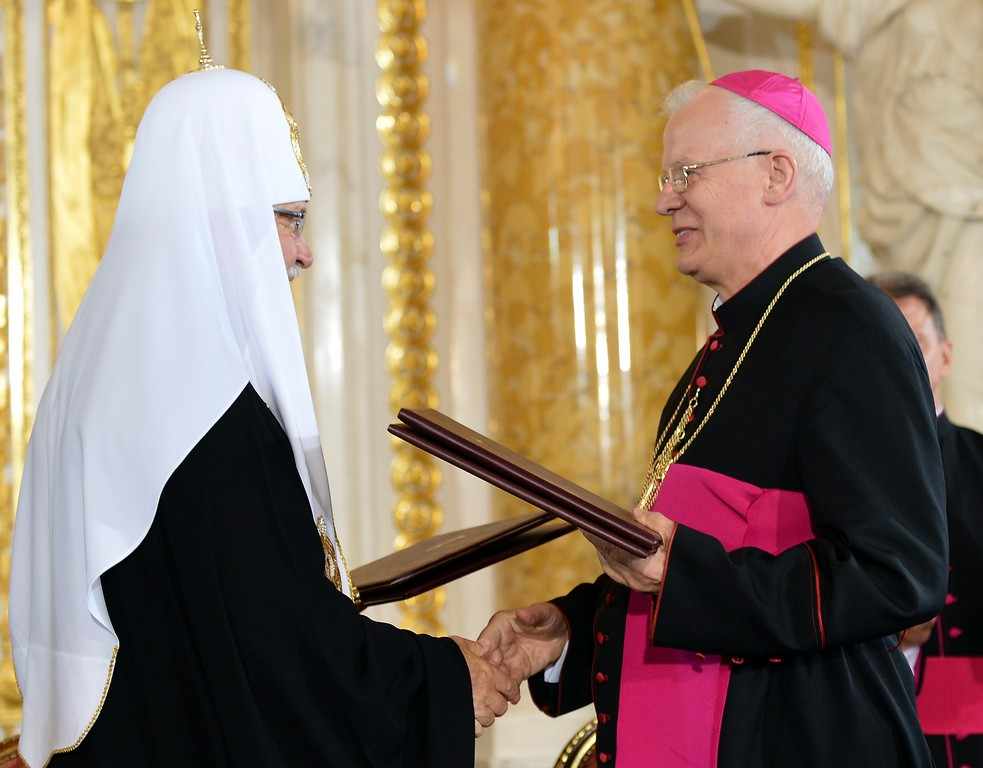 Flagelo russo: Poloneses recusam pacto anticristão a antipatriótico de ...