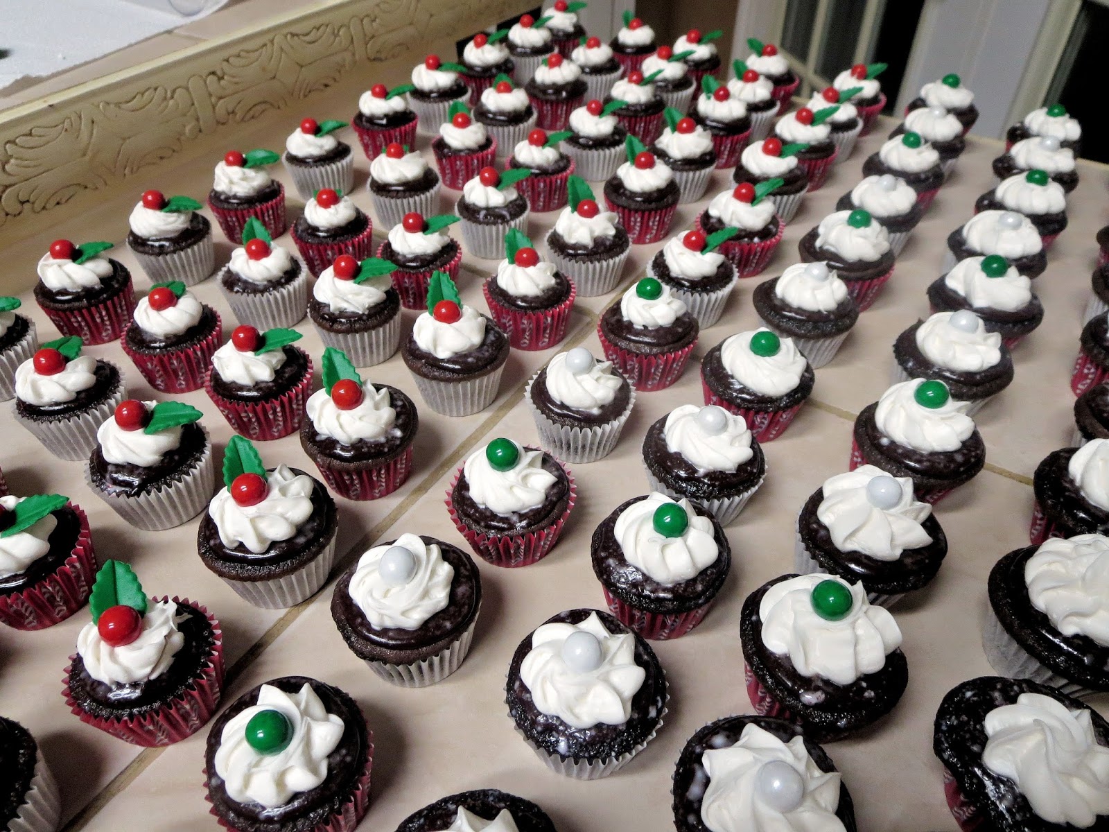 My Cake Corner: Christmas Chocolate and Peppermint Mini Cupcakes ...