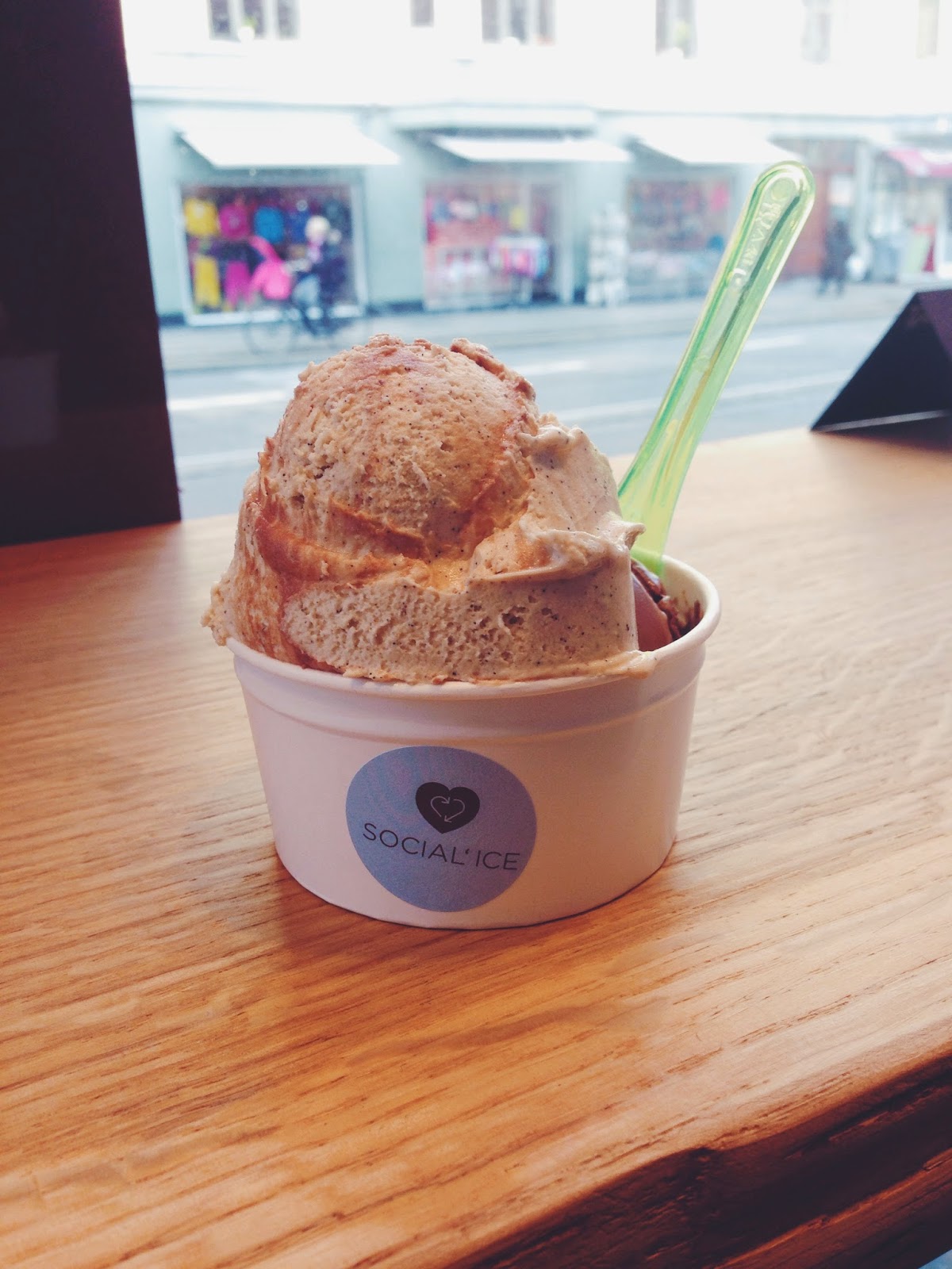 med kærlig hilsen: March 2014