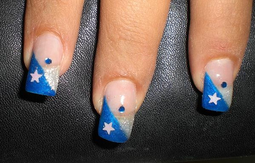 Nail Art: Palestinian Nail Design : Twinkling Blue Stars