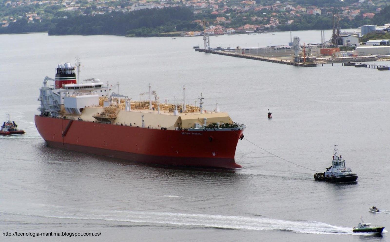 BUQUE LNG BRITISH EMERALD