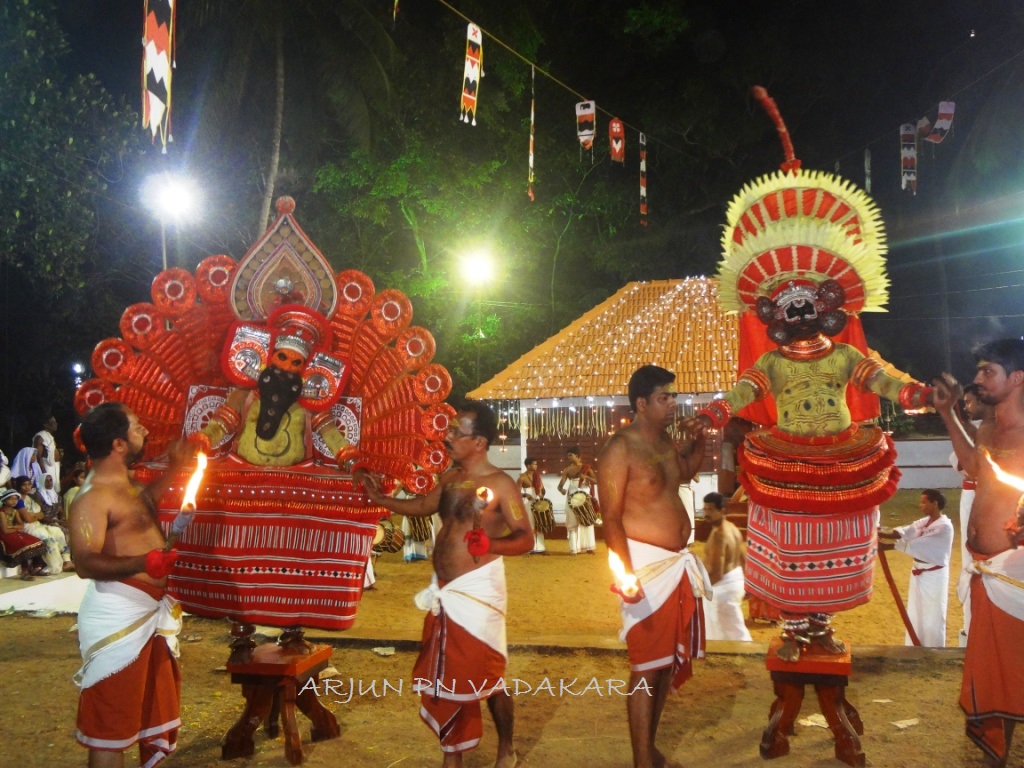 THEYYAVUM THIRAYUM: THEYYAM PHOTOS