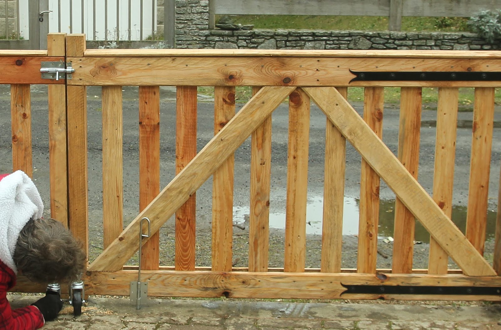 Pallet Wood Driveway Gates Detailed Step-by-Step Design & Construction