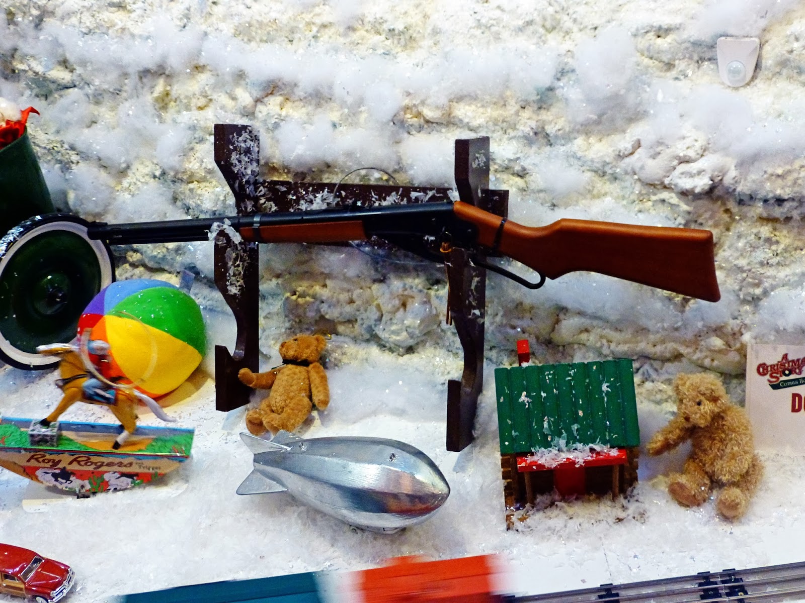 Theresa's Mixed Nuts: Visiting A Christmas Story Window Displays!