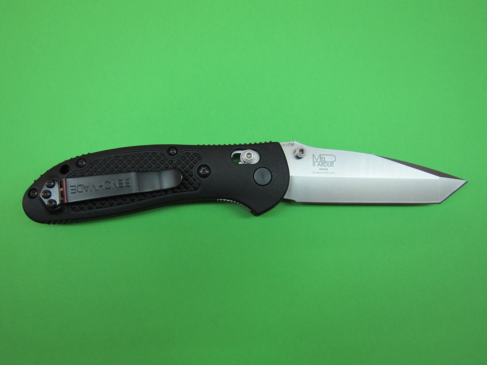ARMAS BLANCAS 66: - BENCHMADE GRIPTILIAN 553