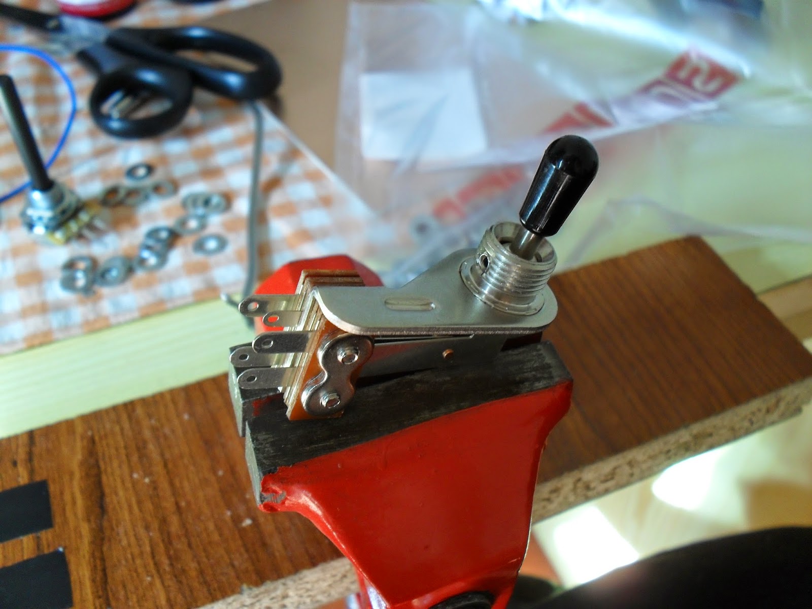 DIY electric guitar projects: Danelectro shielding and stuff