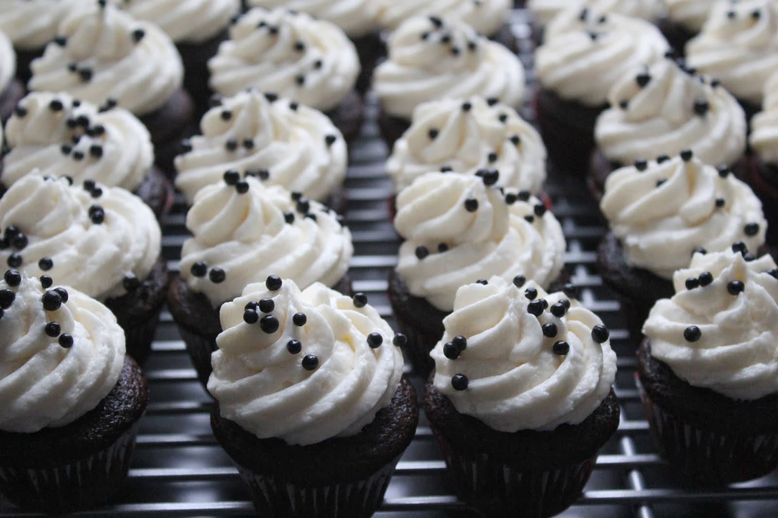 Delicious Dishings: Mini Peppermint Mocha Cupcakes