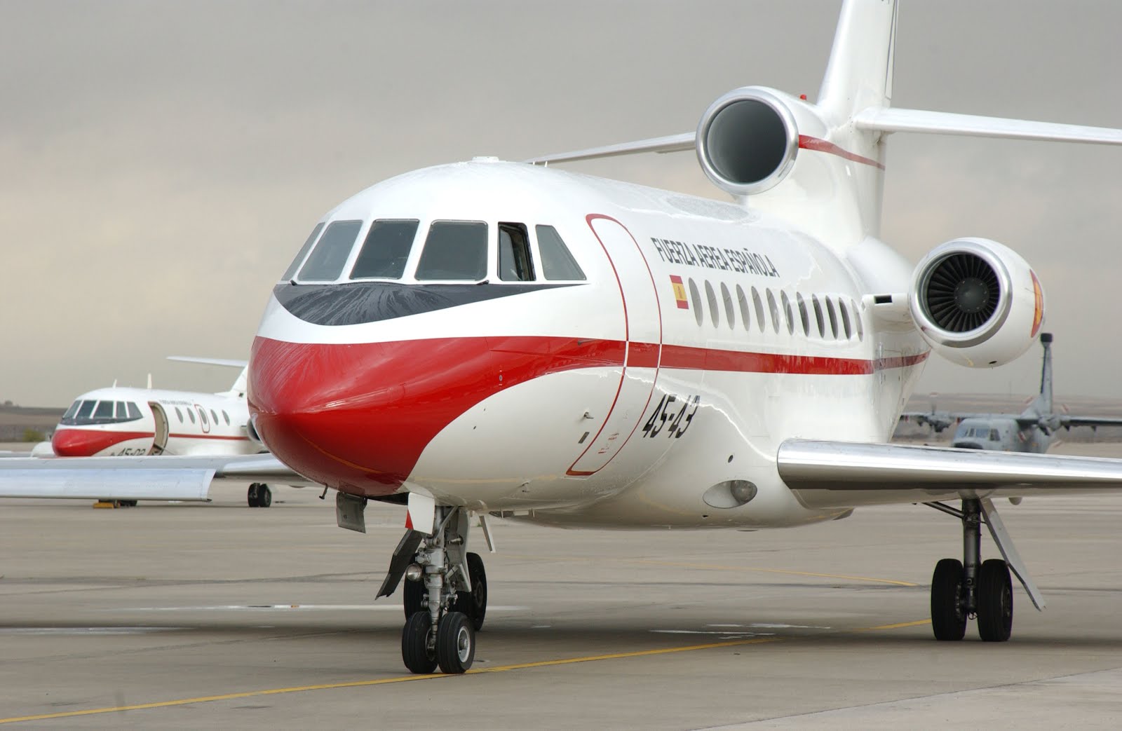 Los aviones Falcon 900 del 45 Grupo alcanzan las 45.000 horas de vuelo ...
