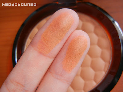 Review & Swatches: The Body Shop Honey Bronze Bronzing Powder in 04 ...