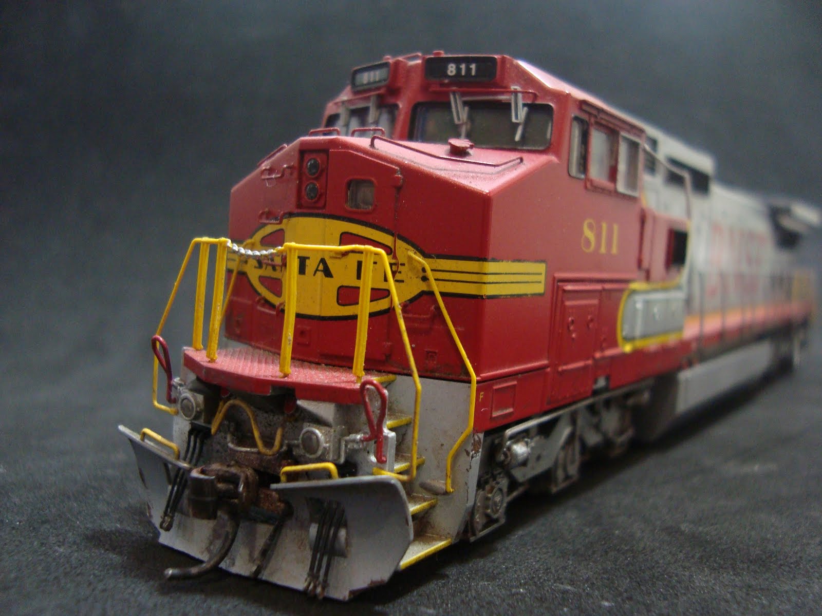 SFTRENS Ferromodelismo HO DCC: Locomotiva GE Dash 8-40CW BNSF 811 WARBONNET Atlas Silver DCC