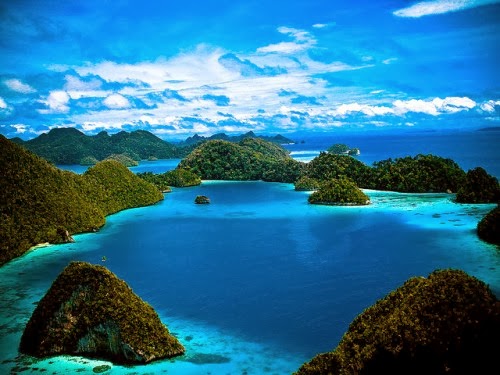 CIRI-CIRI KENAMPAKAN ALAM WILAYAH INDONESIA | Layar Asdos