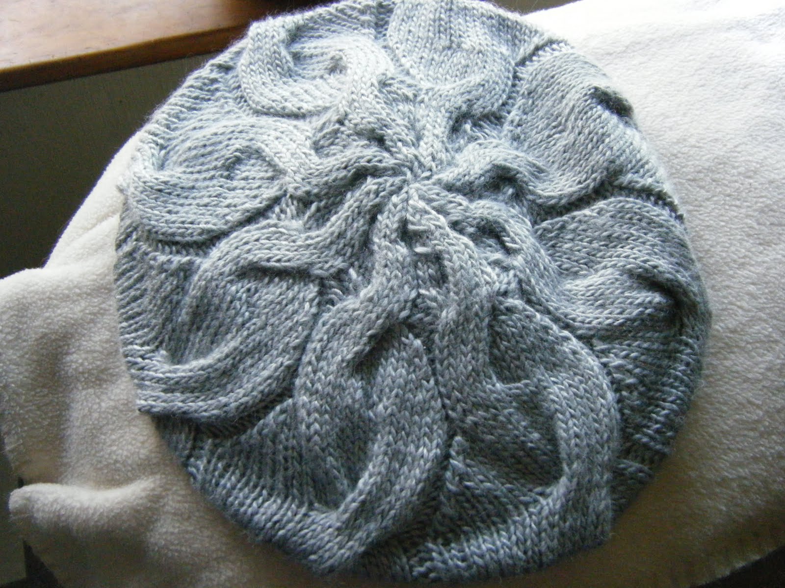 Suzanne's Knitting and Spinning Blog: Monkey Bread Hat and Scarf FO's