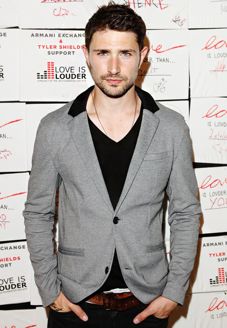 ForTheGuyz: Matt Dallas, Kyle XY Star, Announces He's Gay -- and ...