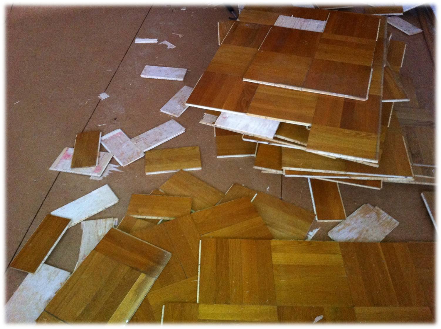 Marianila: Parkett bort, originale tregulv frem..