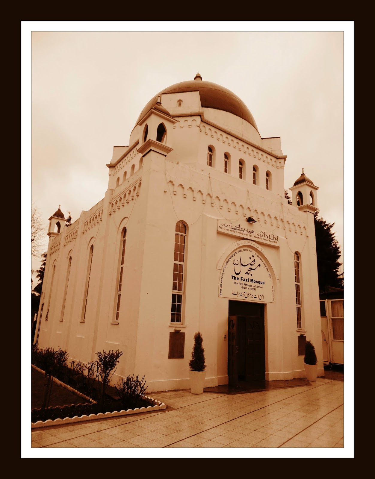 Ahmadiyya Mosques: Fazl Mosque - London UK